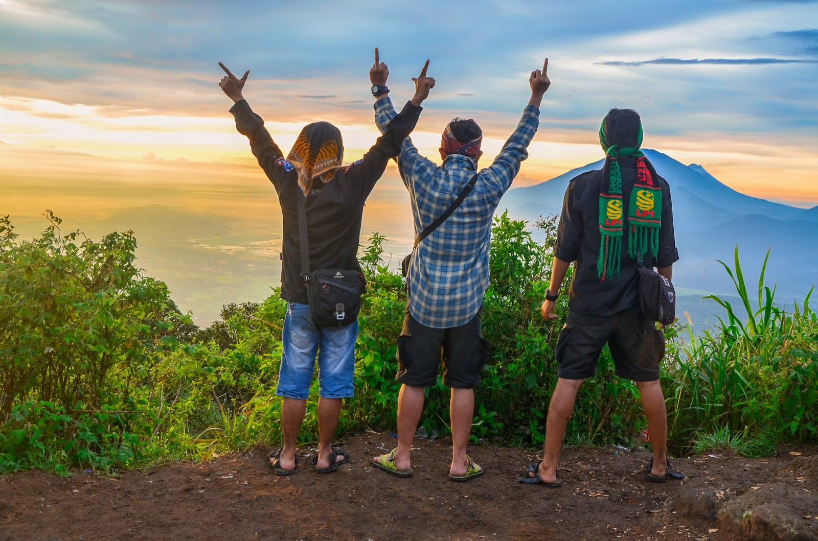 Pendakian Gunung Ungaran Via Mawar - SEPASANGCARRIER