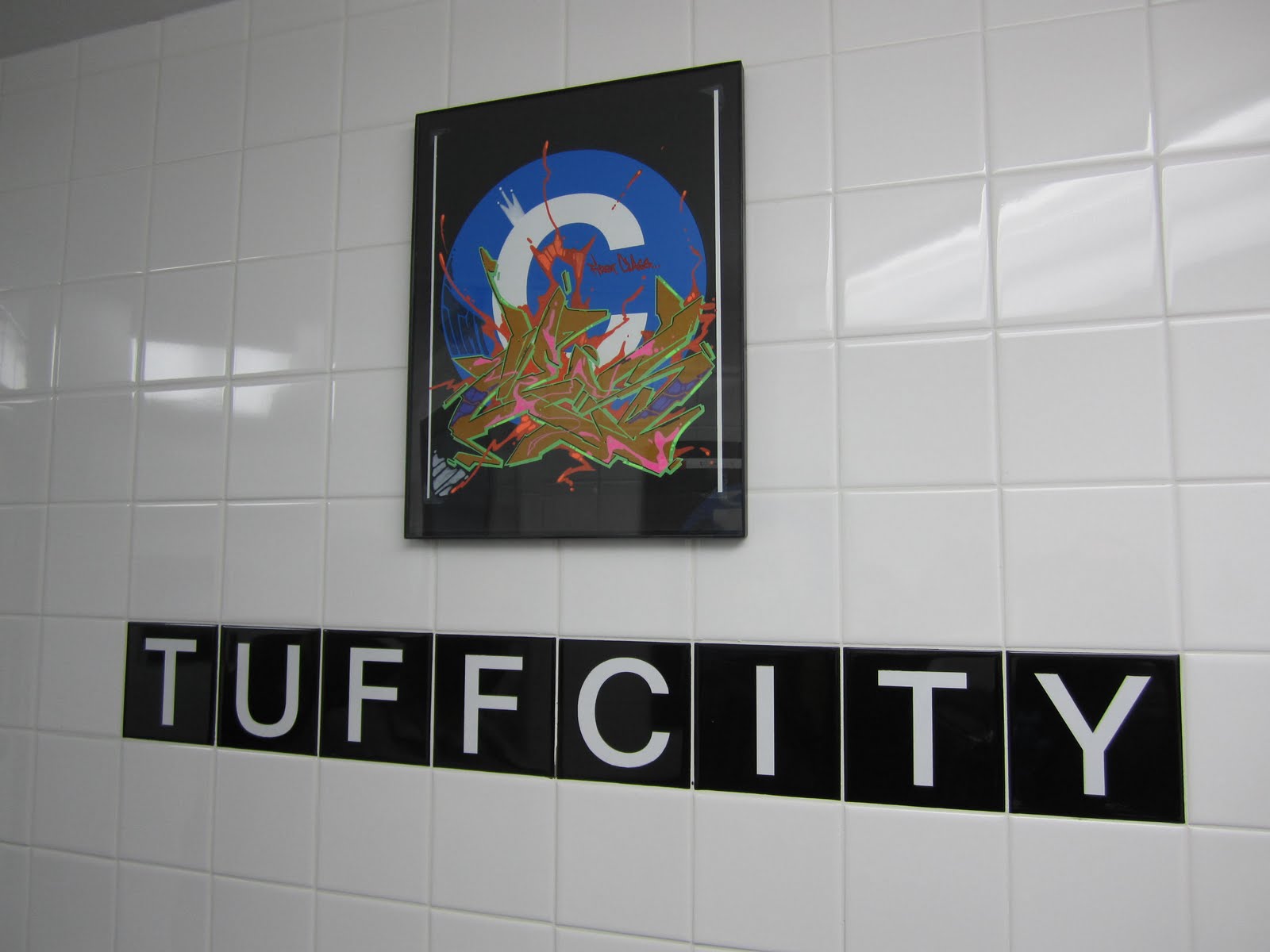 Монголын графит сэтгүүл:::...: Graffiti shop in USA "Tuff city"