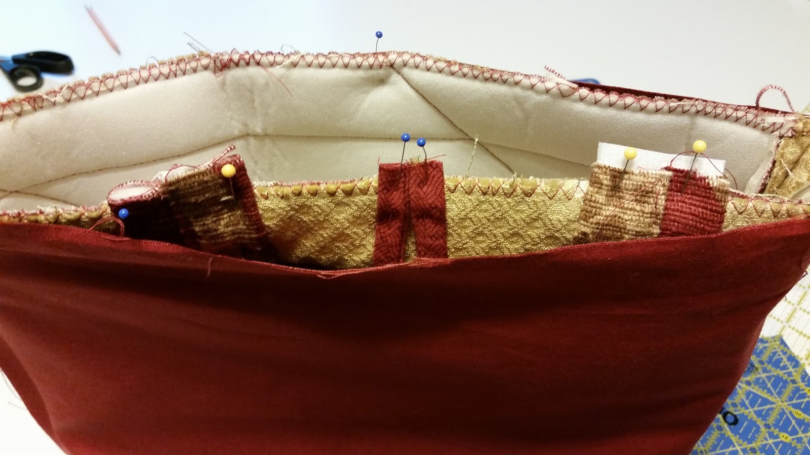 Wally Works Quilting: Upholstery fabric tote using Bosal foam
