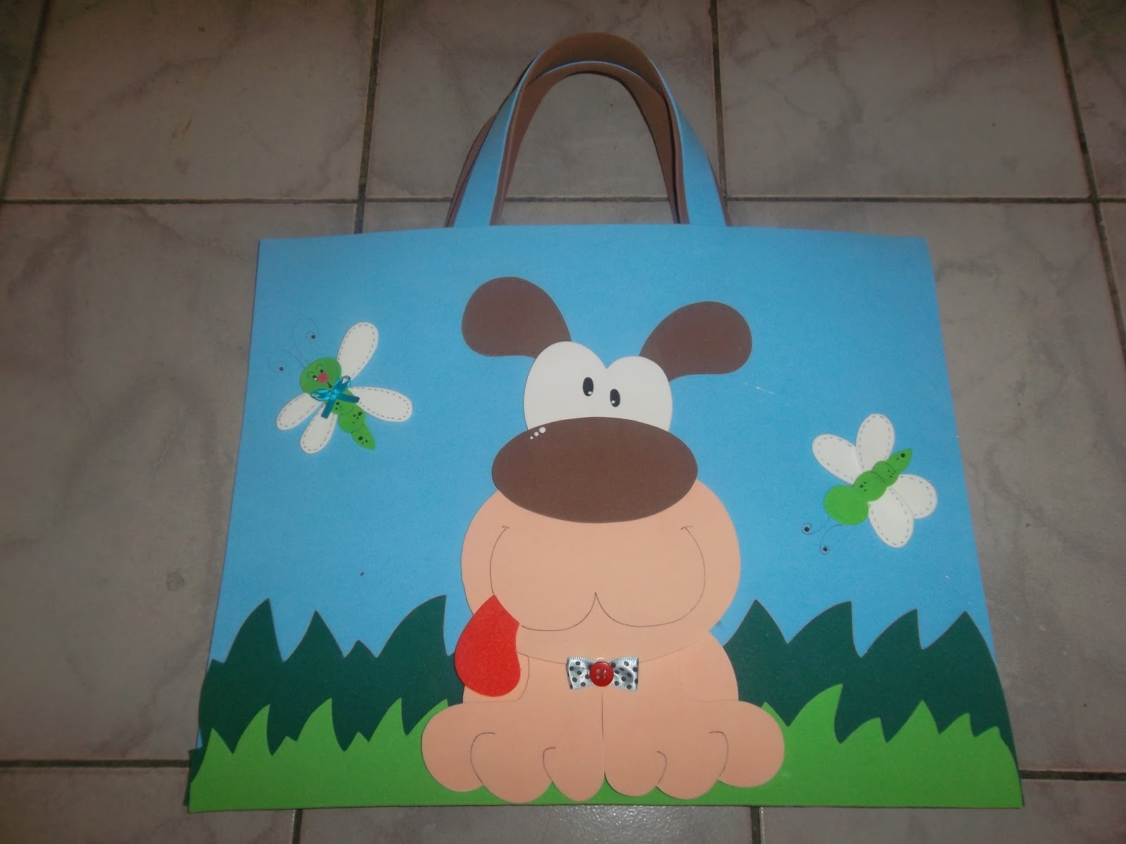 Joaninha Amarelinha - Arte em E.V.A: Sacolas e Maleta de Leitura Joaninha Amarelinha - Arte em E.V.A: Sacolas e Maleta de Leitura