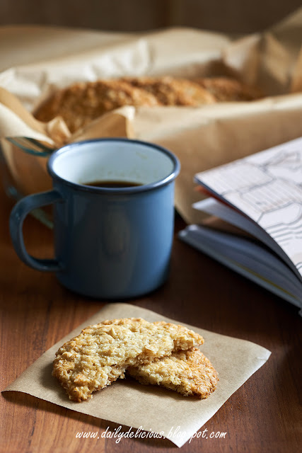 dailydelicious: Oat & Coconut Cookies