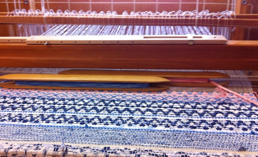 Toras Vävstol: Dubbelbindningsinsikt och rosengångsmysterium