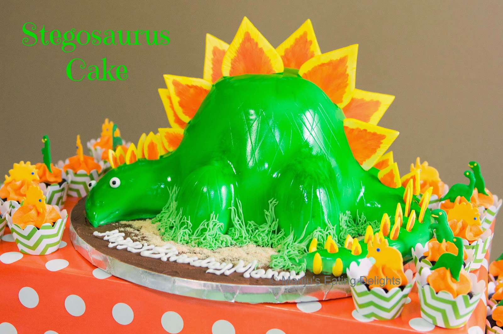 Manju's Eating Delights: Dinosaur Cake - a simple tutorial