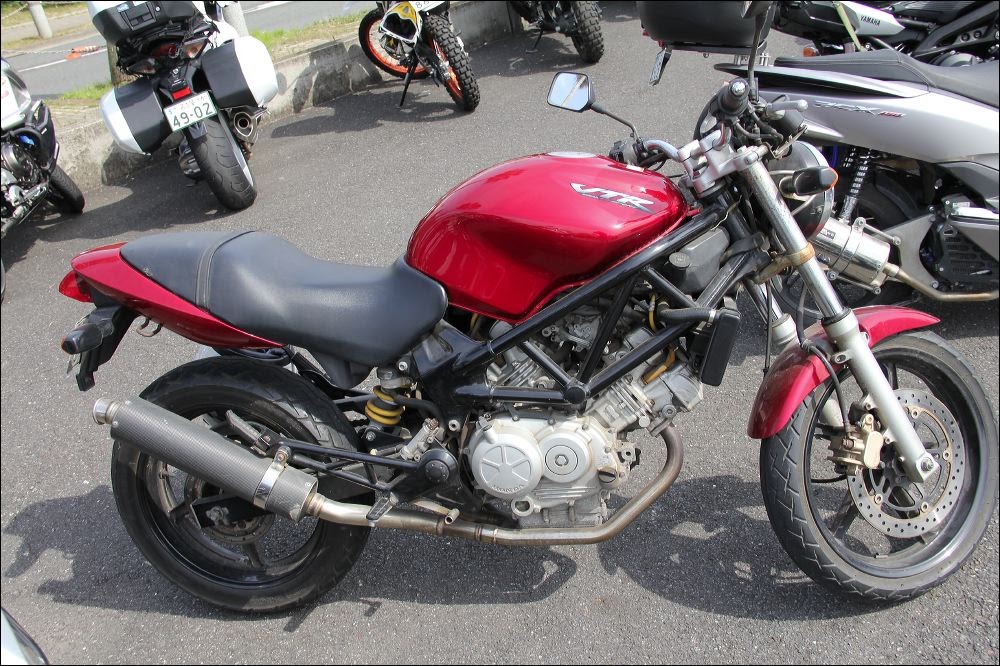 ROAD RIDER: HONDA VTR （V-Twin 250cc）