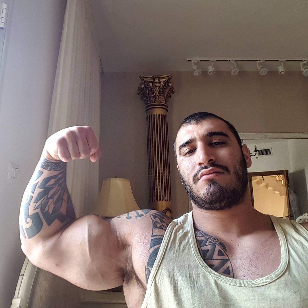 Muscle Lover: Israeli muscle hunk Aviv Mesika