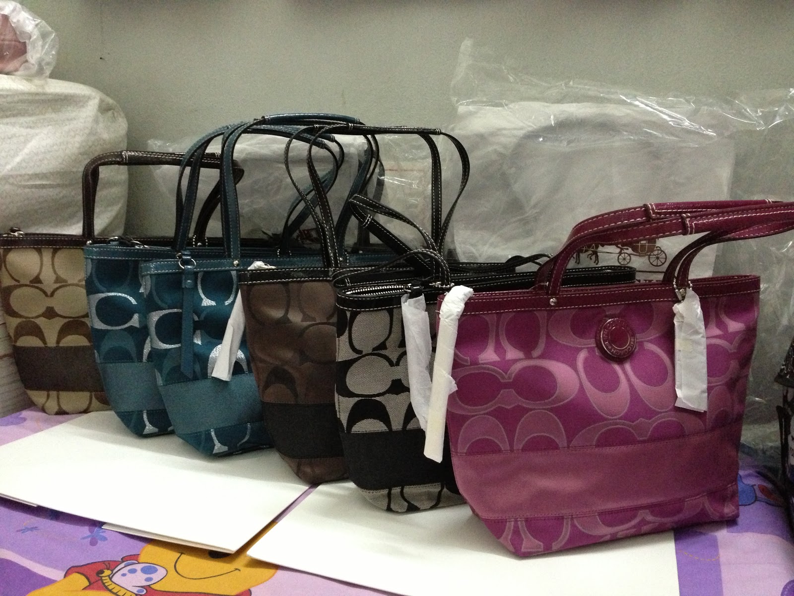 Luxury Tote Bag Salesman | semashow.com