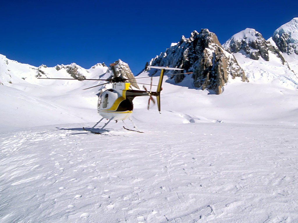 ALL DESKTOP'S WALLPAPERS: Helicopter Landing over snow Wallpaper
