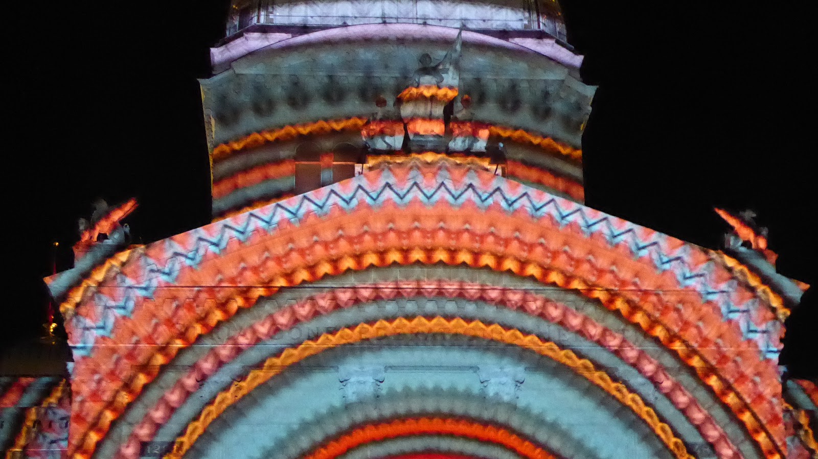 Museum Franz Gertsch & Lichtshow am Bundeshaus (Burgdorf & Bern) – Wandern mit Freunden