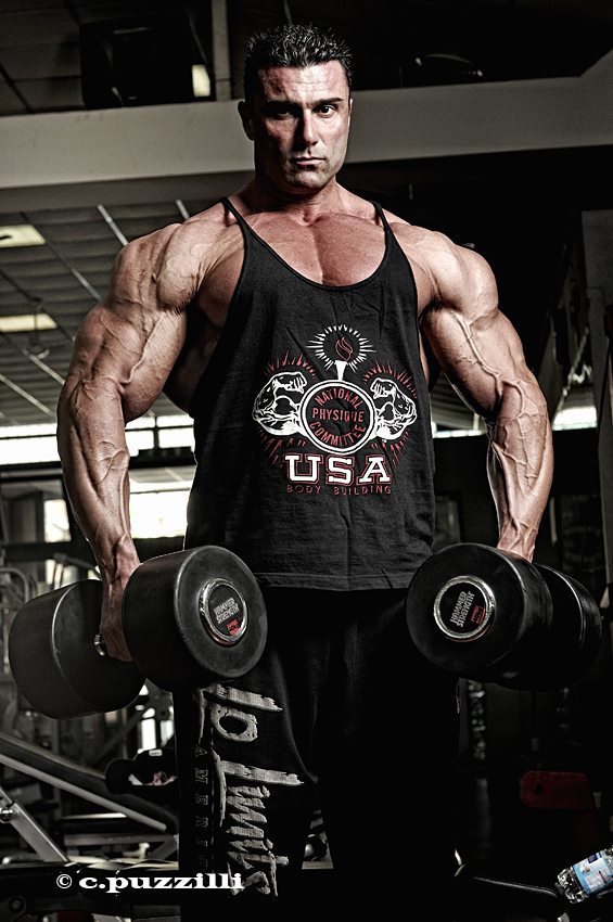 Muscle Lover: Italian bodybuilder Alessandro Grassi