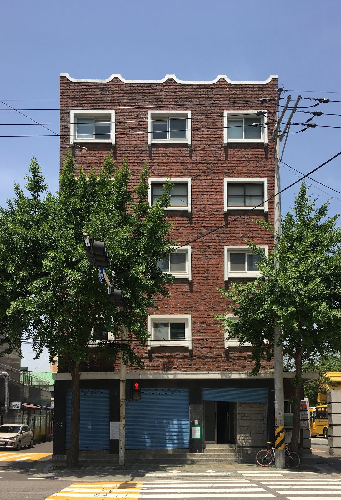 ordinary architecture in Seoul-13 : a school building in different seasons