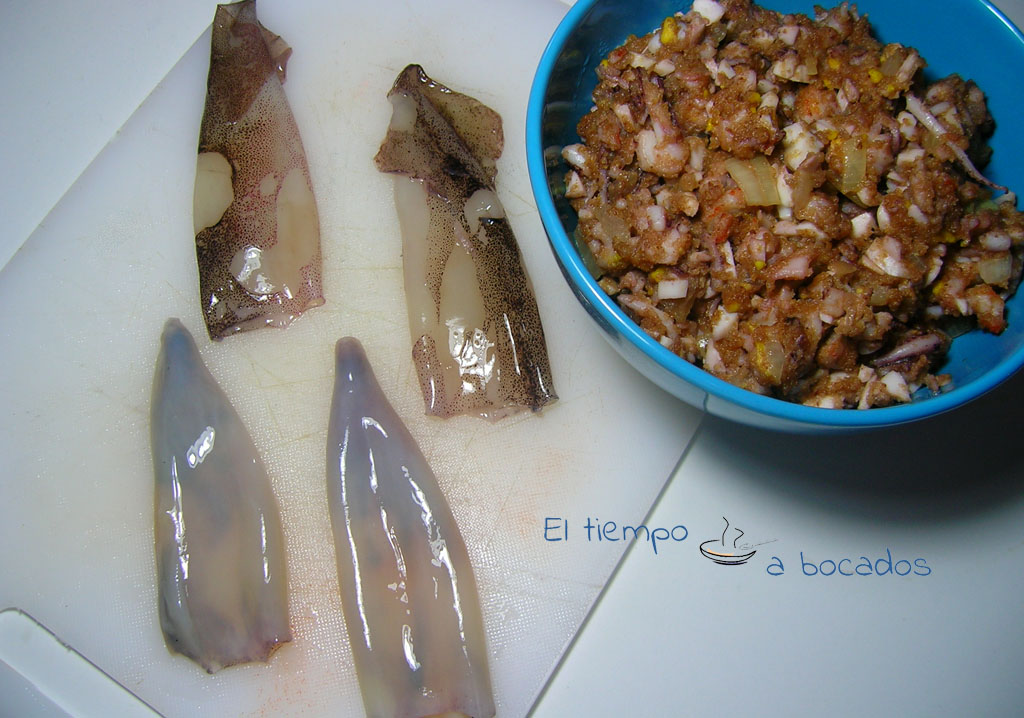 El tiempo a bocados: Chipirones rellenos en su tinta