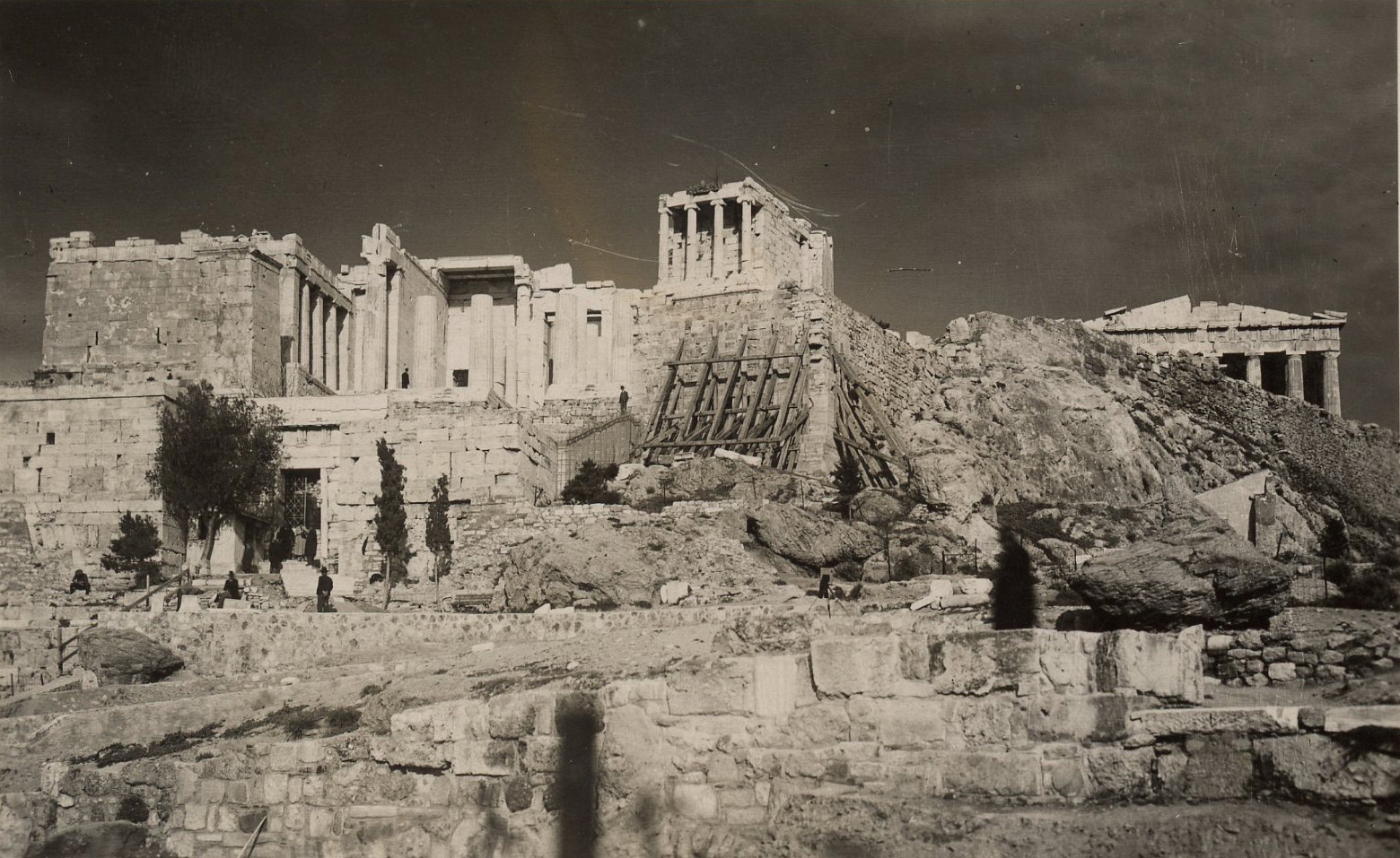 Θεόδοτος: TO ΔΡΑΜΑ ΤΩΝ ΓΕΡΜΑΝΩΝ ΣΤΗΝ ΕΛΛΑΔΑ (1942-1944)