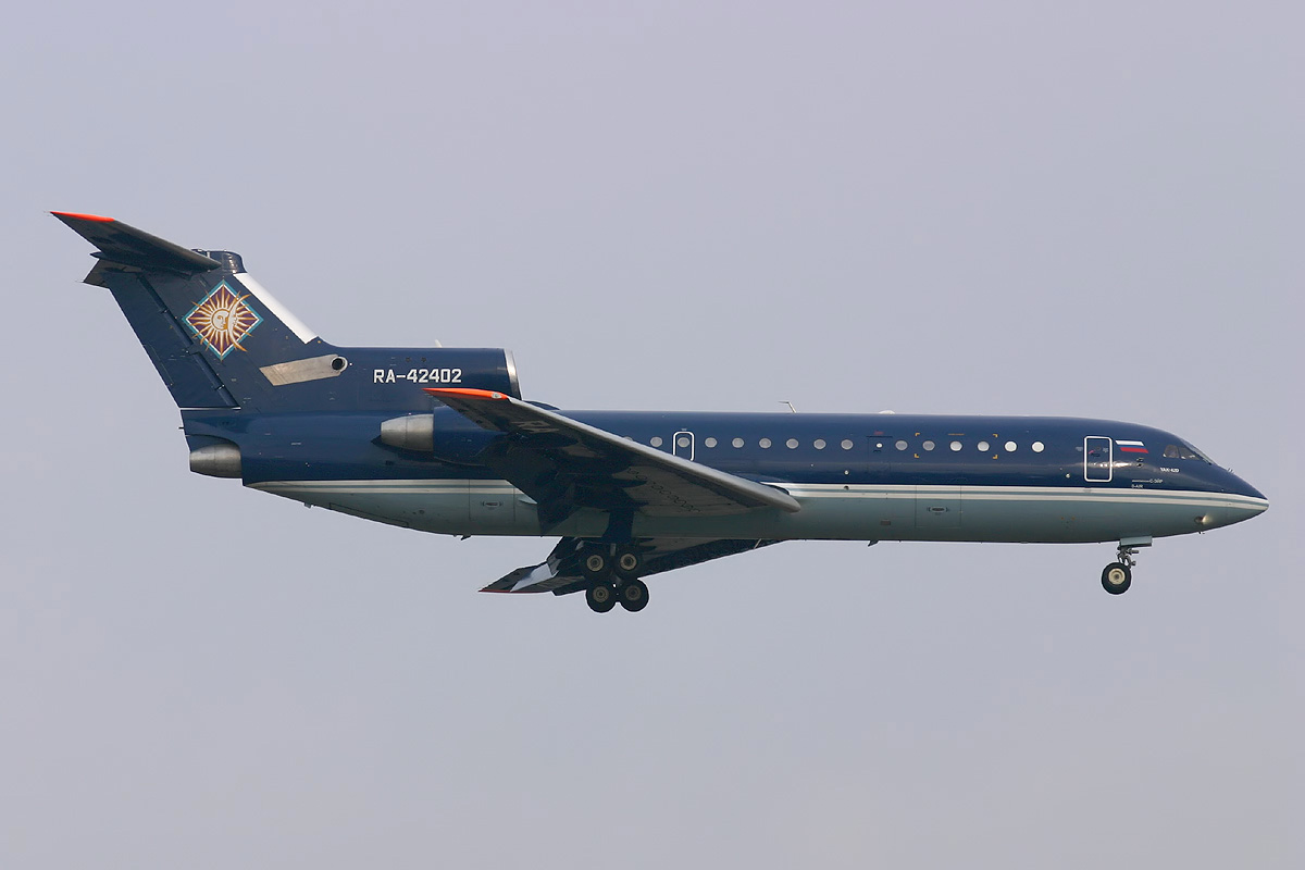 Eastwings: Jak-42D * S-Air * RA-42402