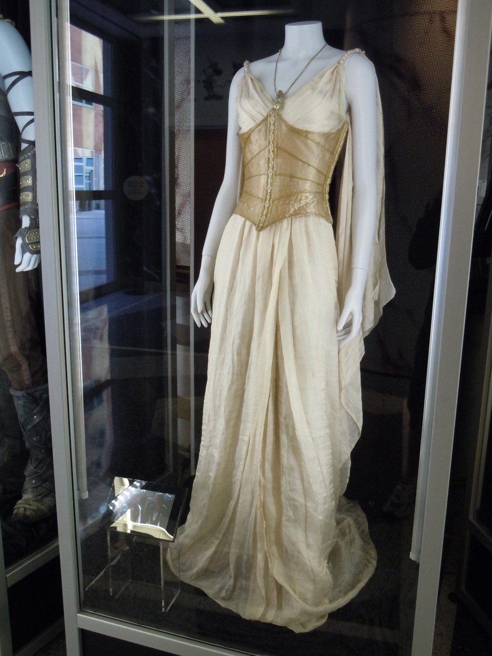 Hollywood Movie Costumes and Props: Fantastic Halloween costume ...