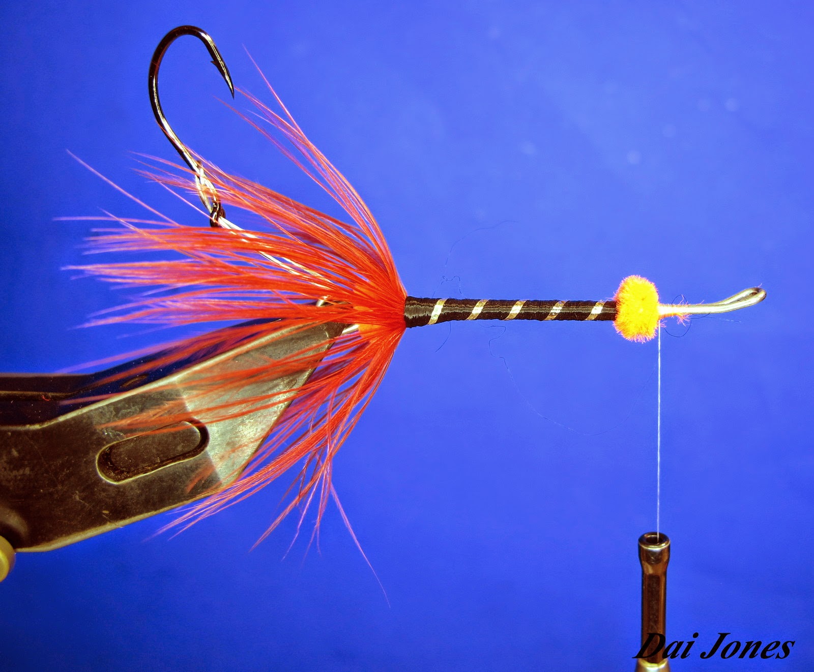 Flies step by step: Sewin ( sea trout) Night Intruder step by step.