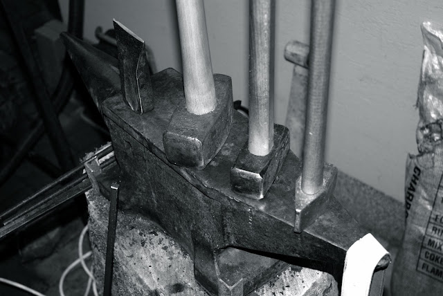 Kromagnon - L'évolution...: Kromagnon a décidé de devenir forgeron