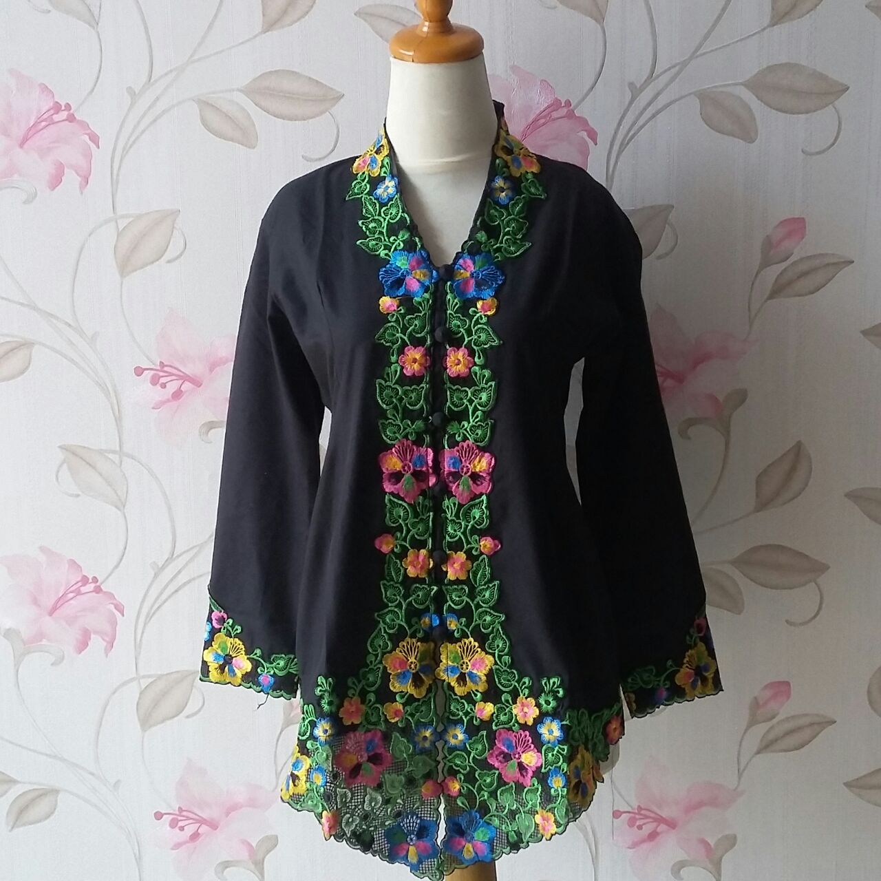 HISYANA - KERAJINAN BORDIR KERANCANG KHAS TASIKMALAYA: KEBAYA BORDIR