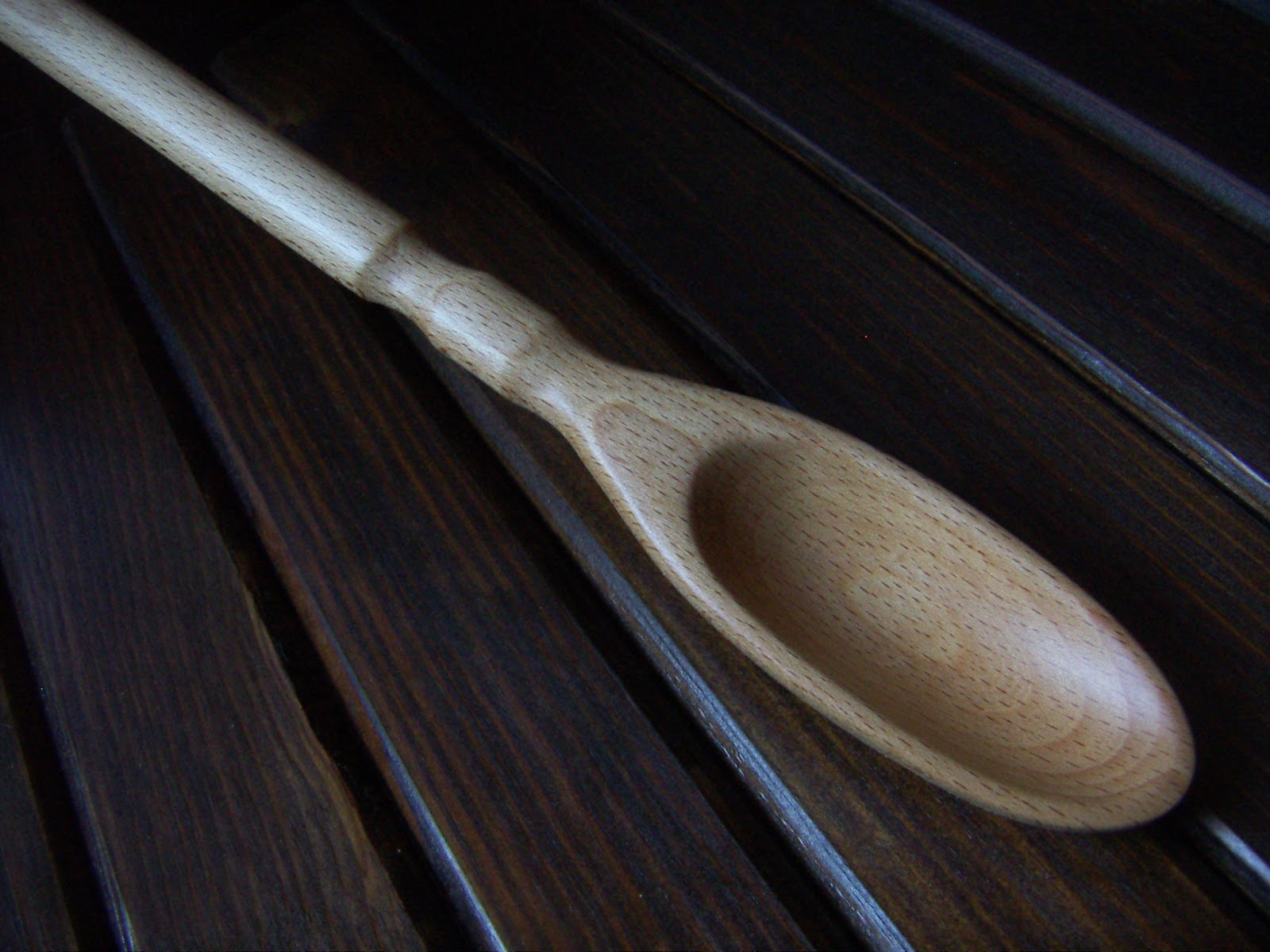 El rincón de un aprendiz: Una cuchara en madera de haya