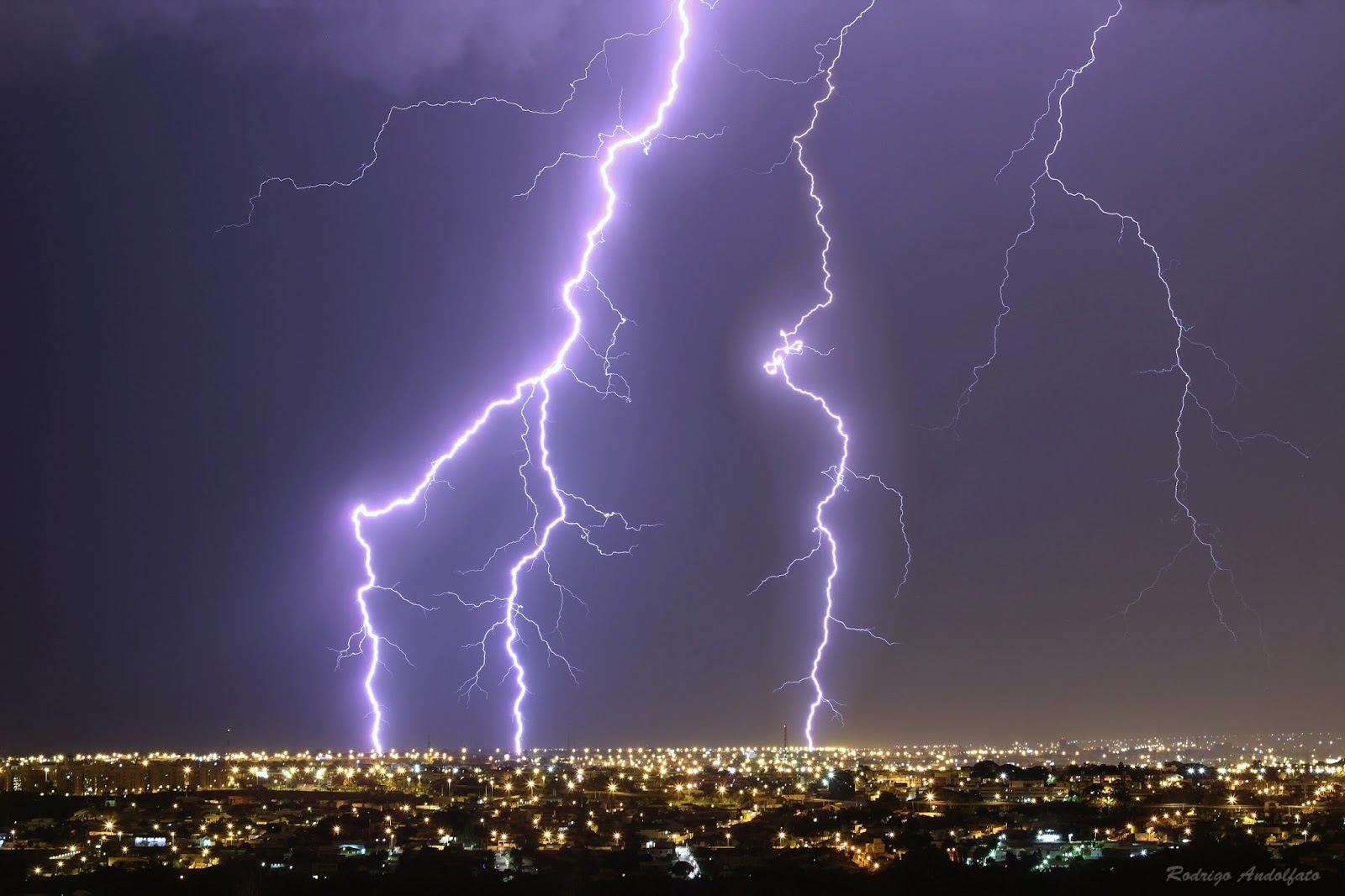 Blog do Andolfato: Raios: O prozac do astrofotógrafo brasiliense.