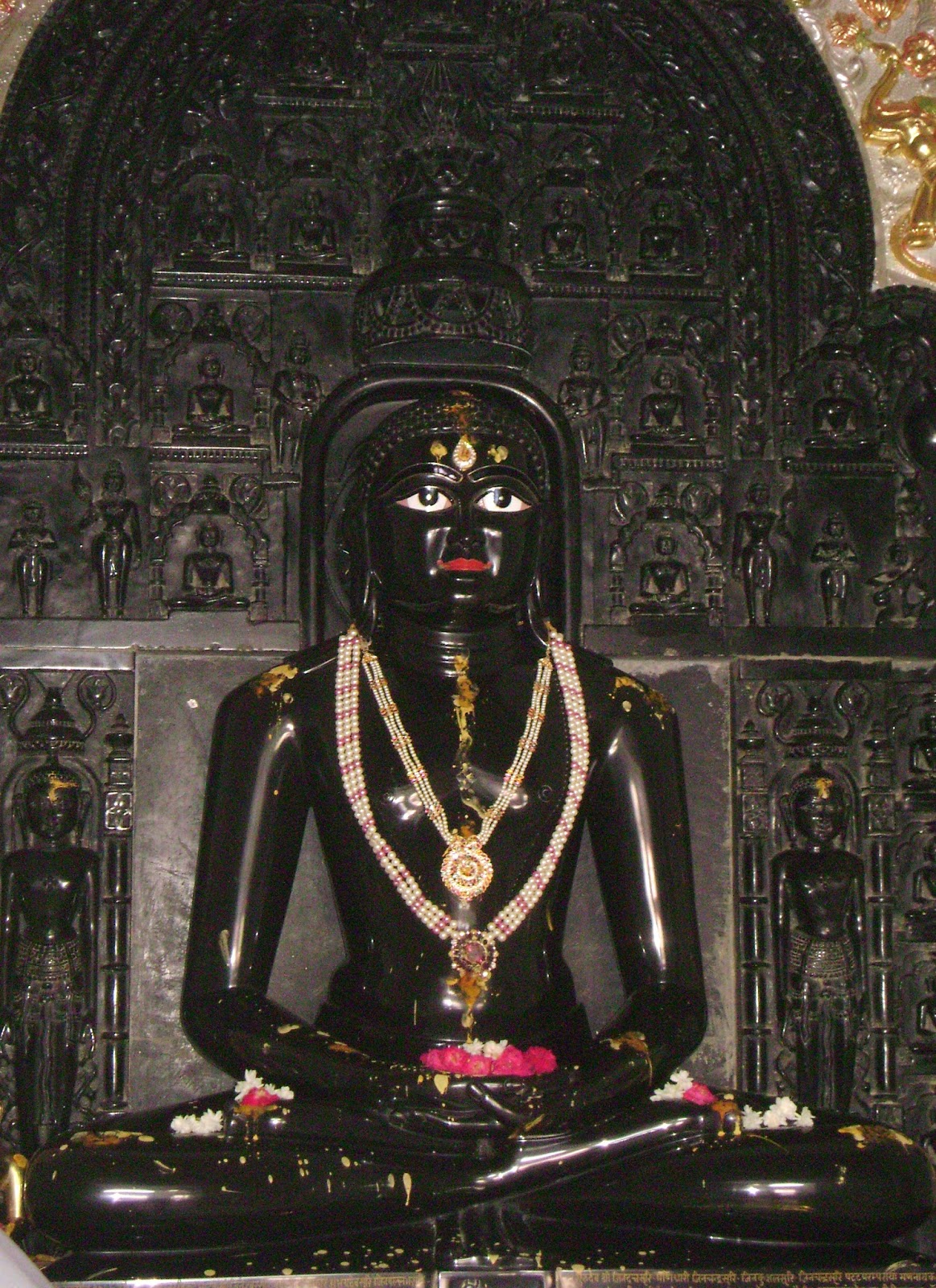 The Disputed Devotion : Kesariyaji Tirth