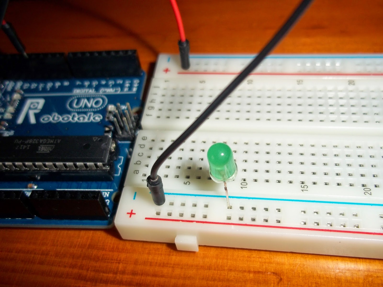 Bicheando con Arduino: Ejemplo 02 - Led Externo