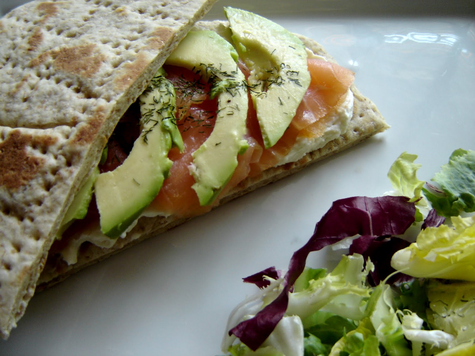 VA DE PAN: Tunnbröd- Pan Polar con aguacate y salmón