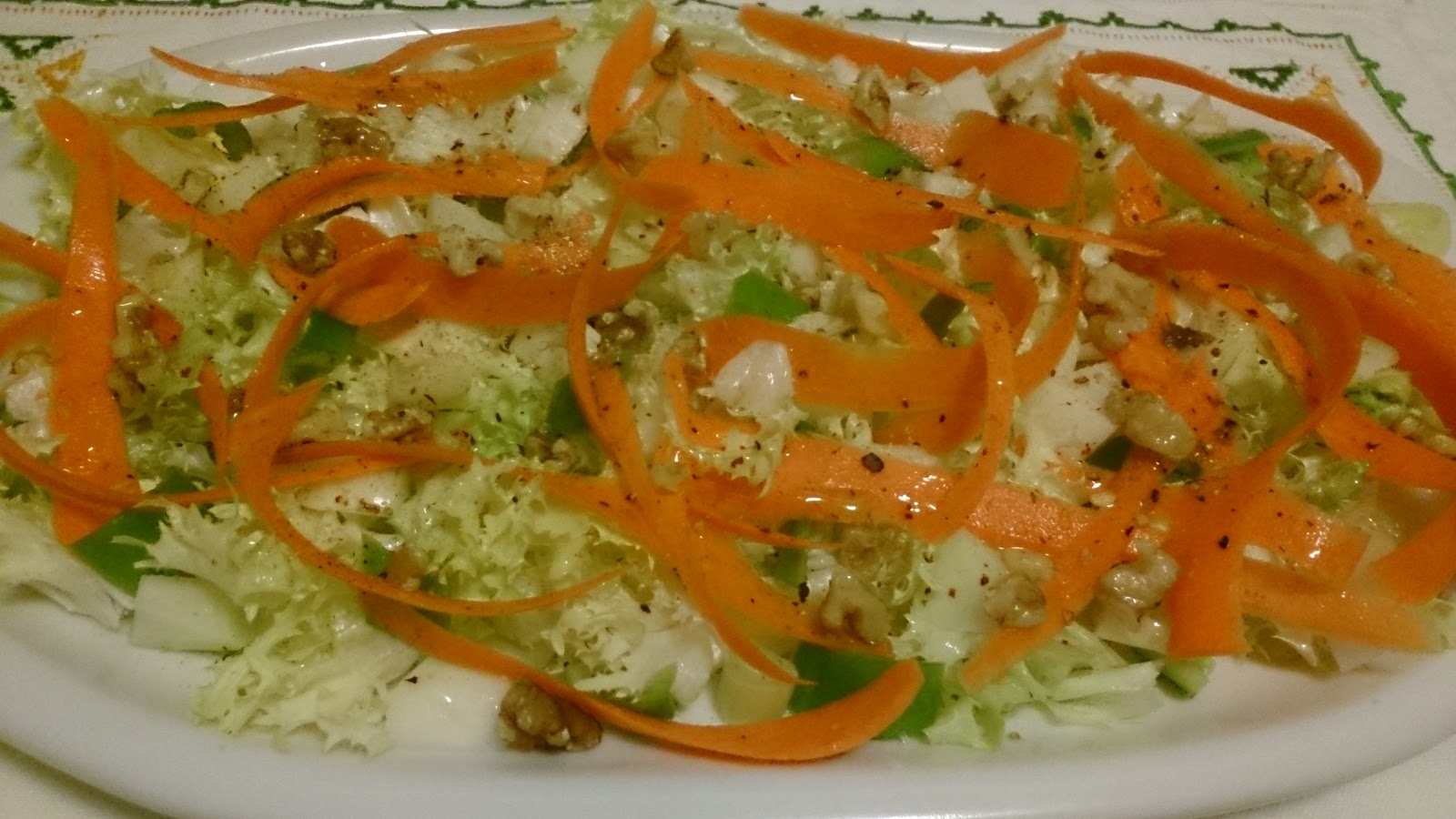 Fácil y Sano : Ensalada de escarola , zanahoria , hinojo y nabo morado