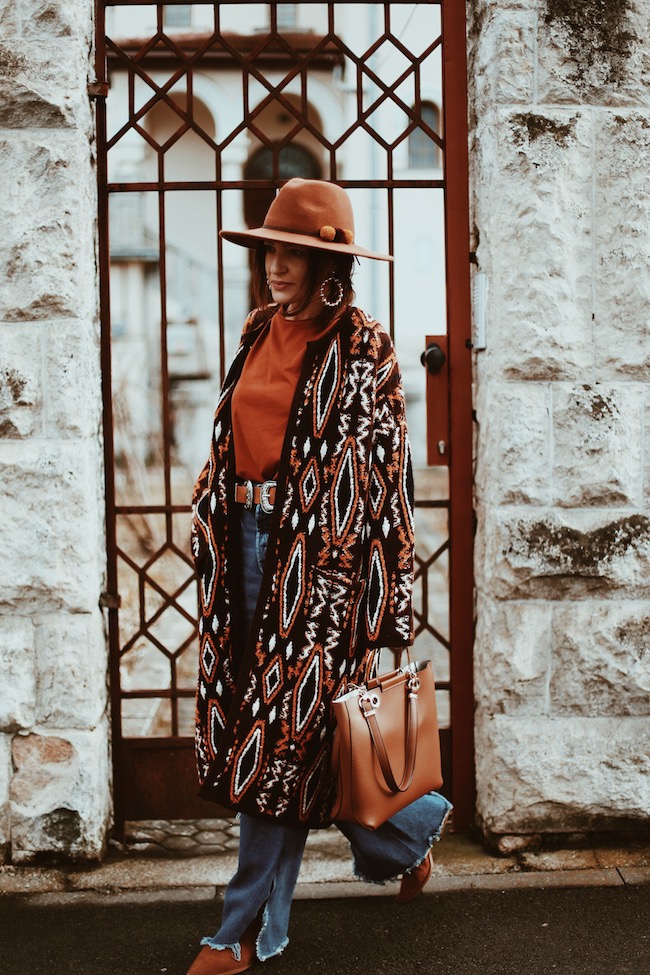 Jeansii evazati intr-o tinuta boho chic | Sandra Bendre