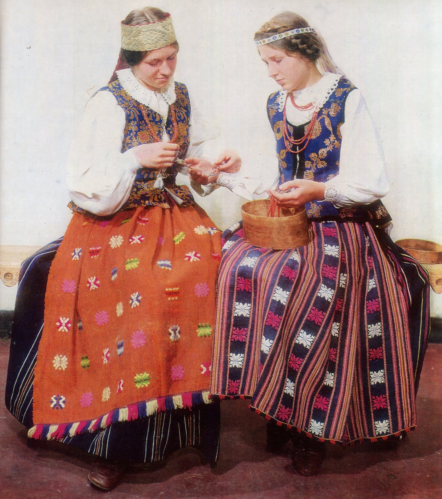 FolkCostume&Embroidery: Costume of Zanavykija Region, Lithuania