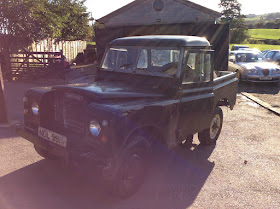 Landrover Defender: Land Rover 1976 Series 111 Pick up.
