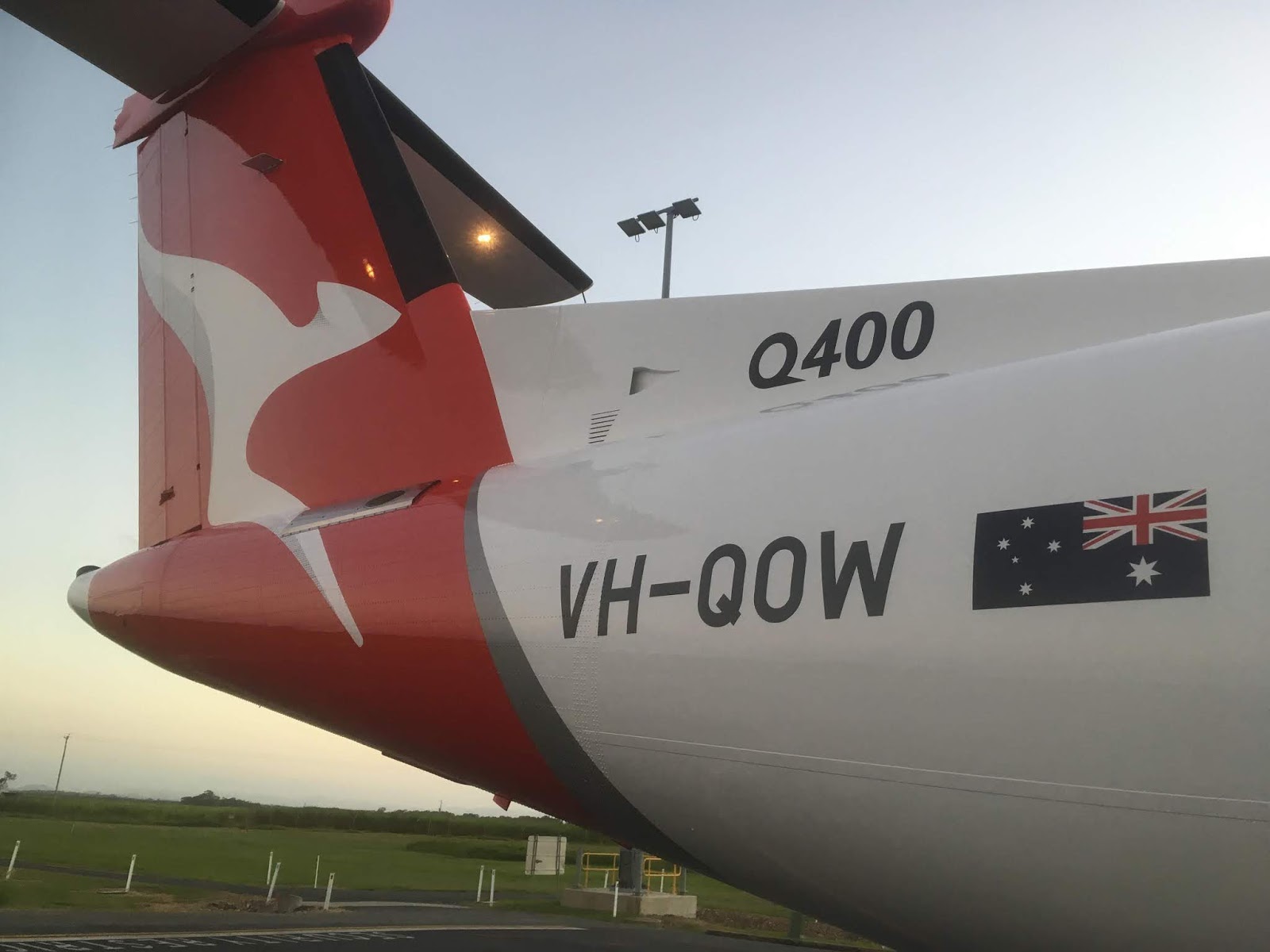 Central Queensland Plane Spotting: QantasLink Dash-8-Q400 VH-QOW ...