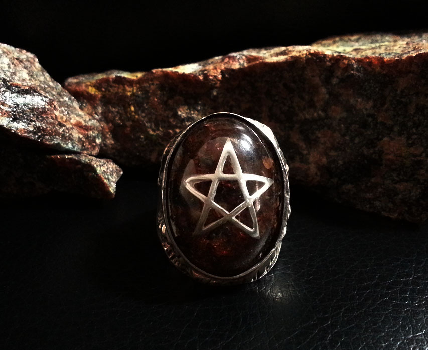 Alex Streeter Oddities: Garnet Angel Heart Ring