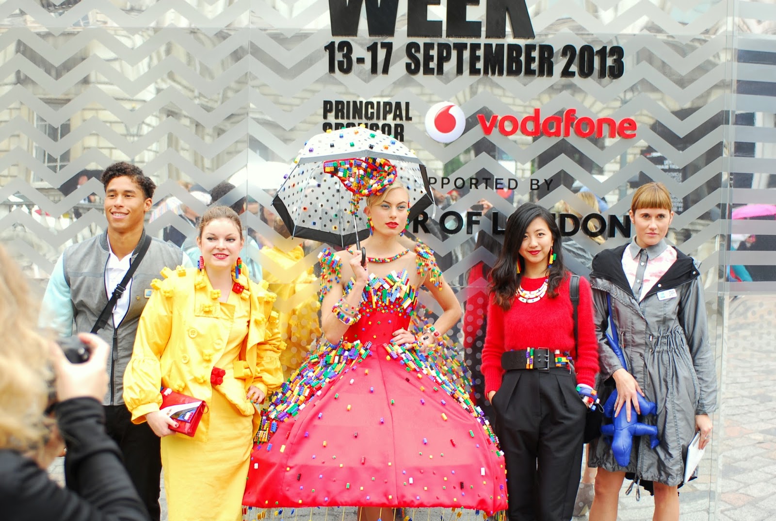 Cycle in Heels : THE LEGO DRESS FOR THE FASHION WEEK