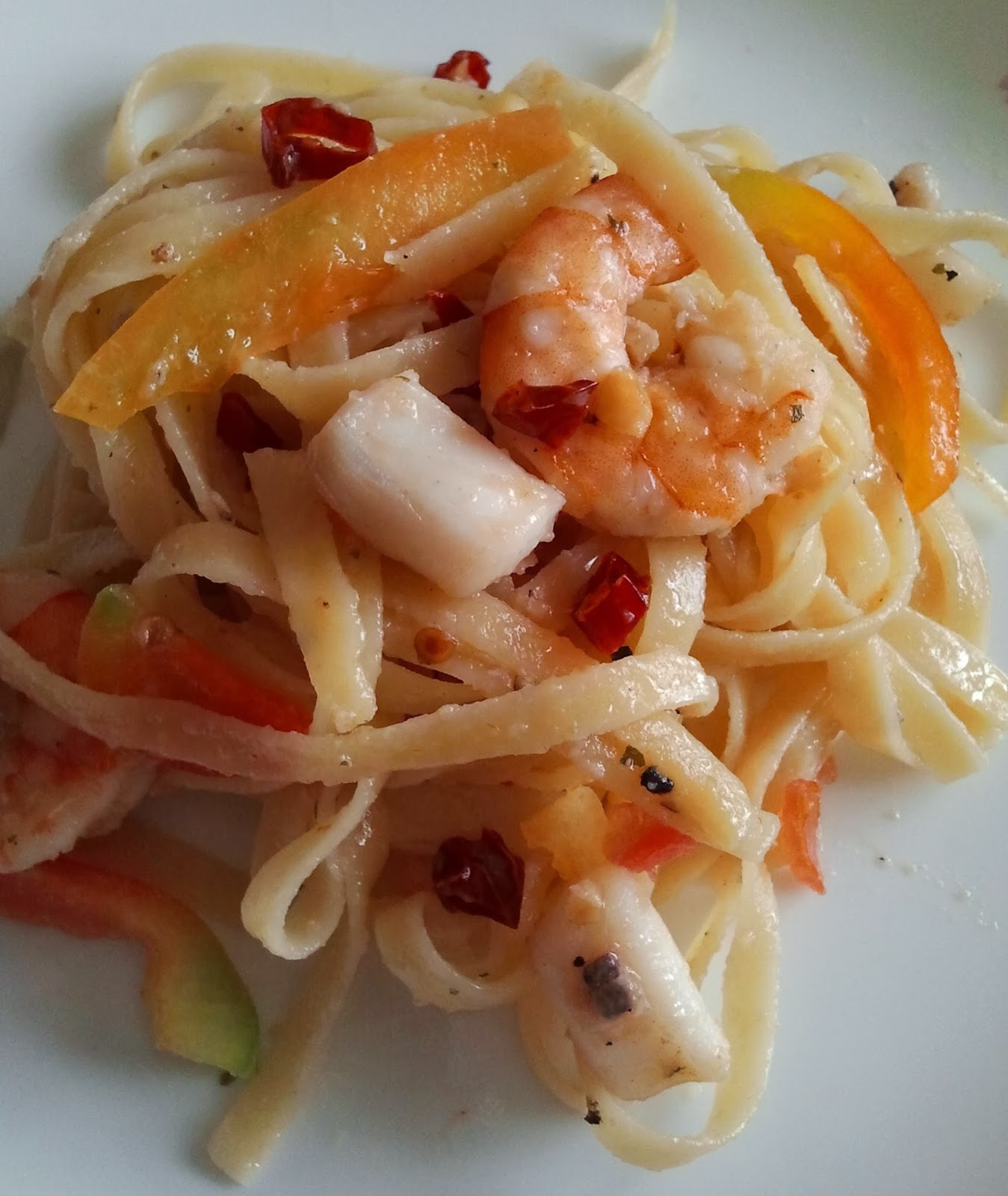 CORETAN DARI DAPUR: Fettucine Goreng Makanan Laut ala Aglio Olio