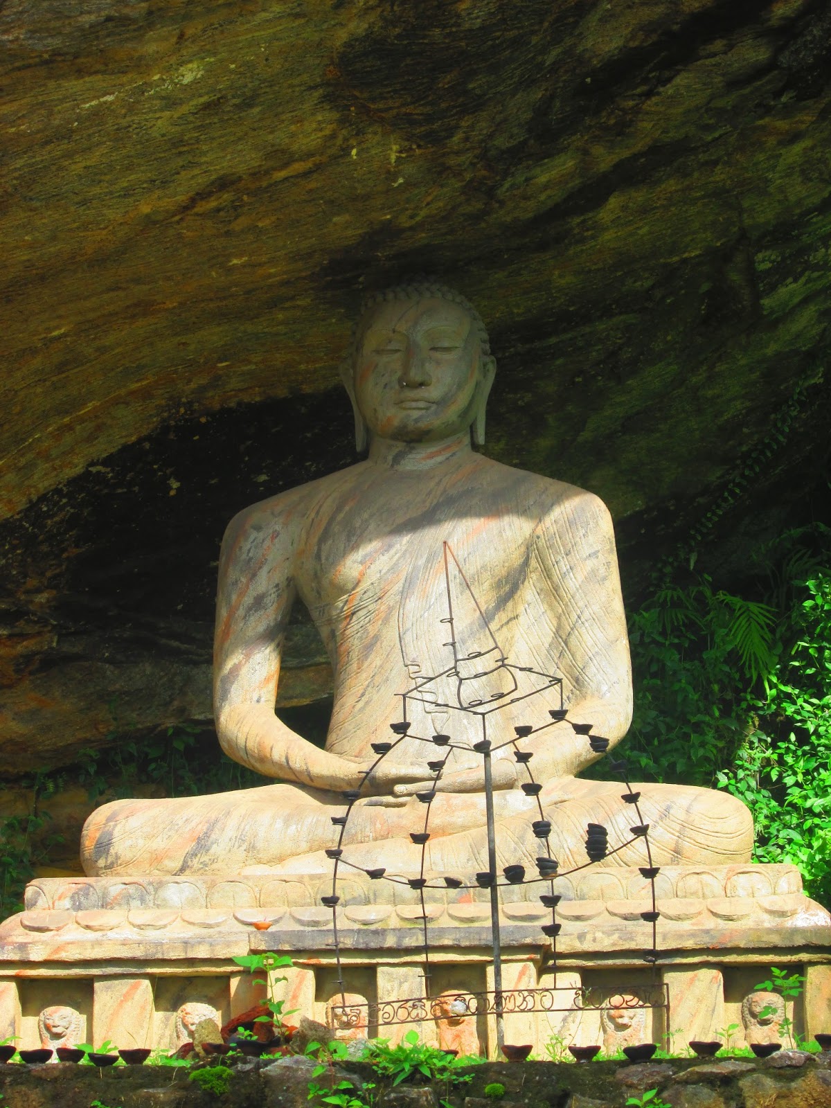 Budget Travelling: Ambulgama Temple - Sri Lanka