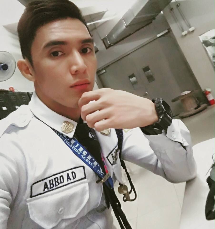 Poging Guard (4 Photos)