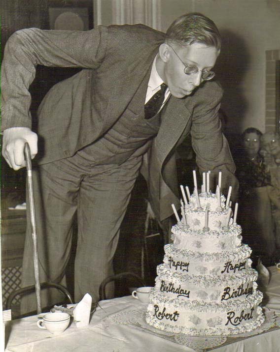 Paranormal And Strange World: Robert Pershing Wadlow - The Tallest ...