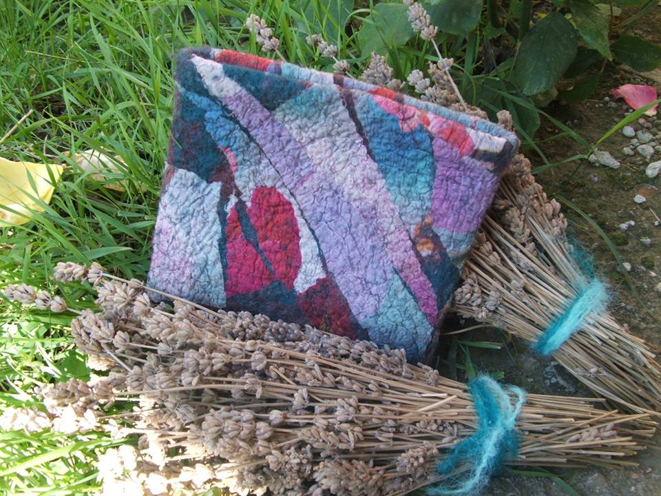 Eszter Nemez Műhelye: Selyem nemez/Nuno-nemez