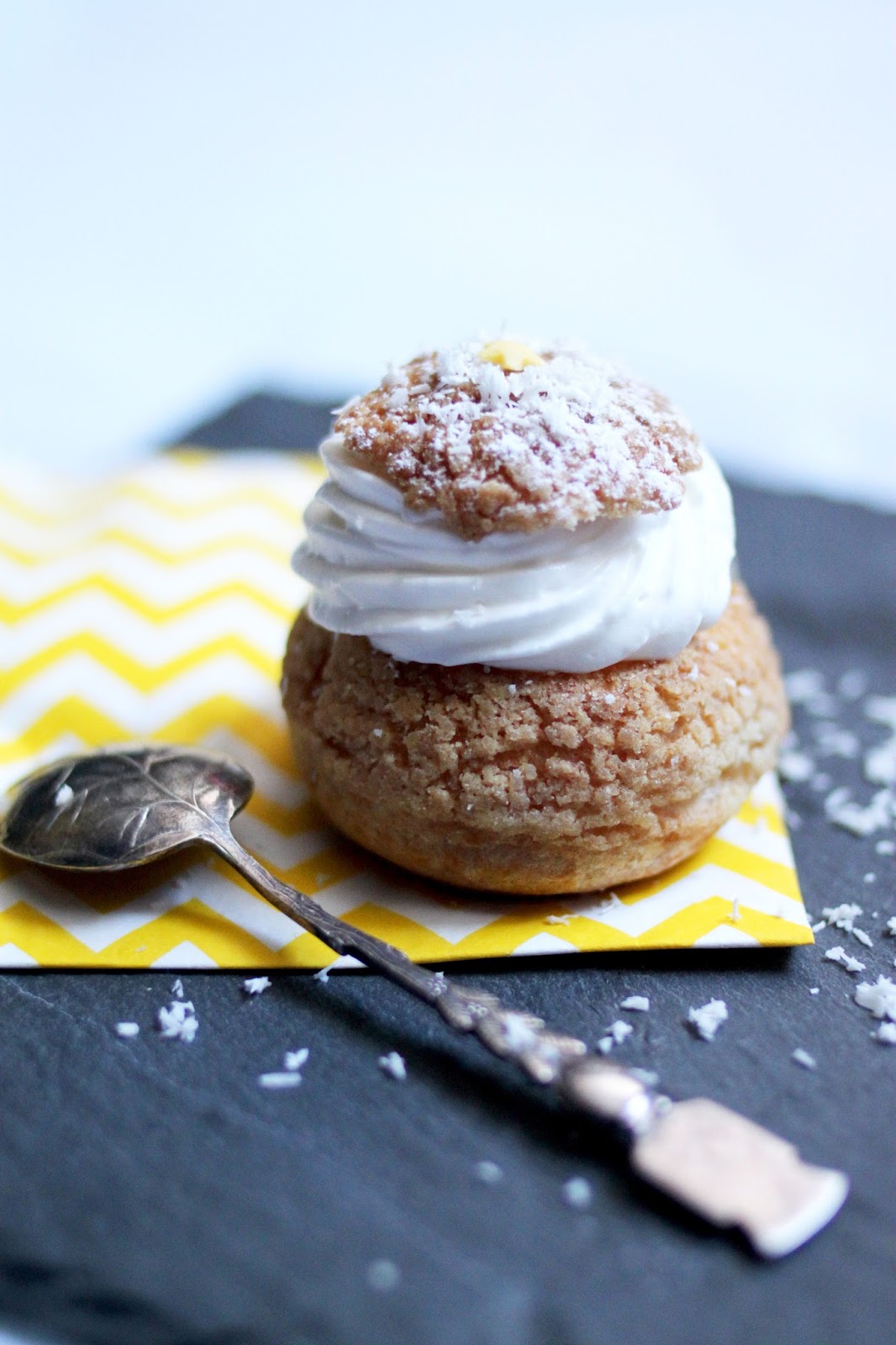 Chloé Délice: Choux { passion & noix de coco }