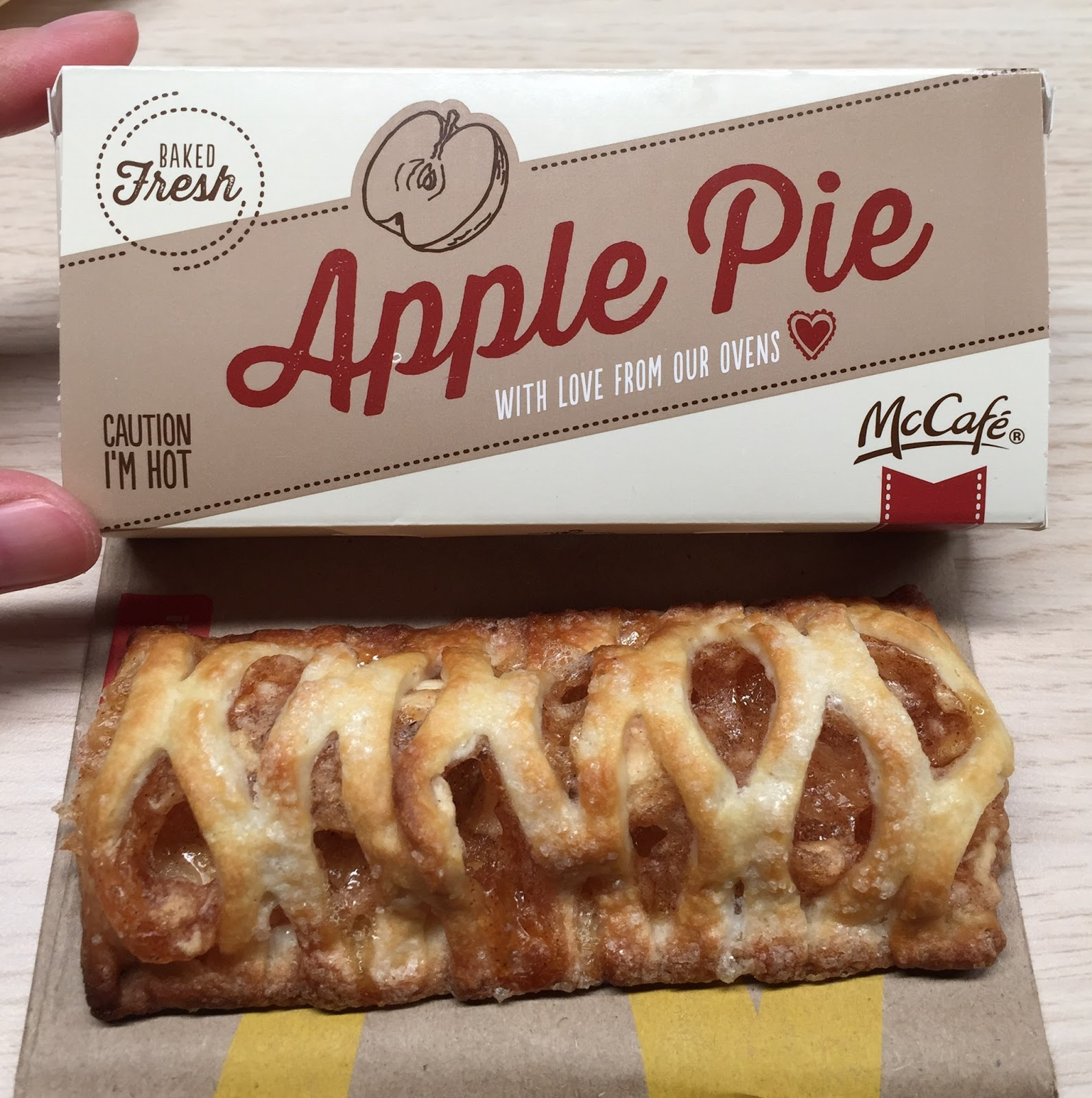 Raspberry Petit Pie And Apple Pie From McCafe / マックカフェのラズベリー プチパイとアップル ...