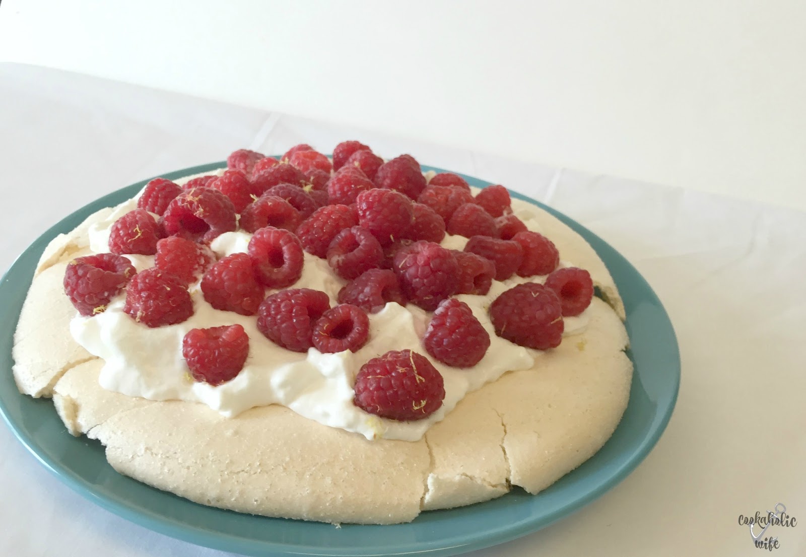 Raspberry Pavlova - Cookaholic Wife