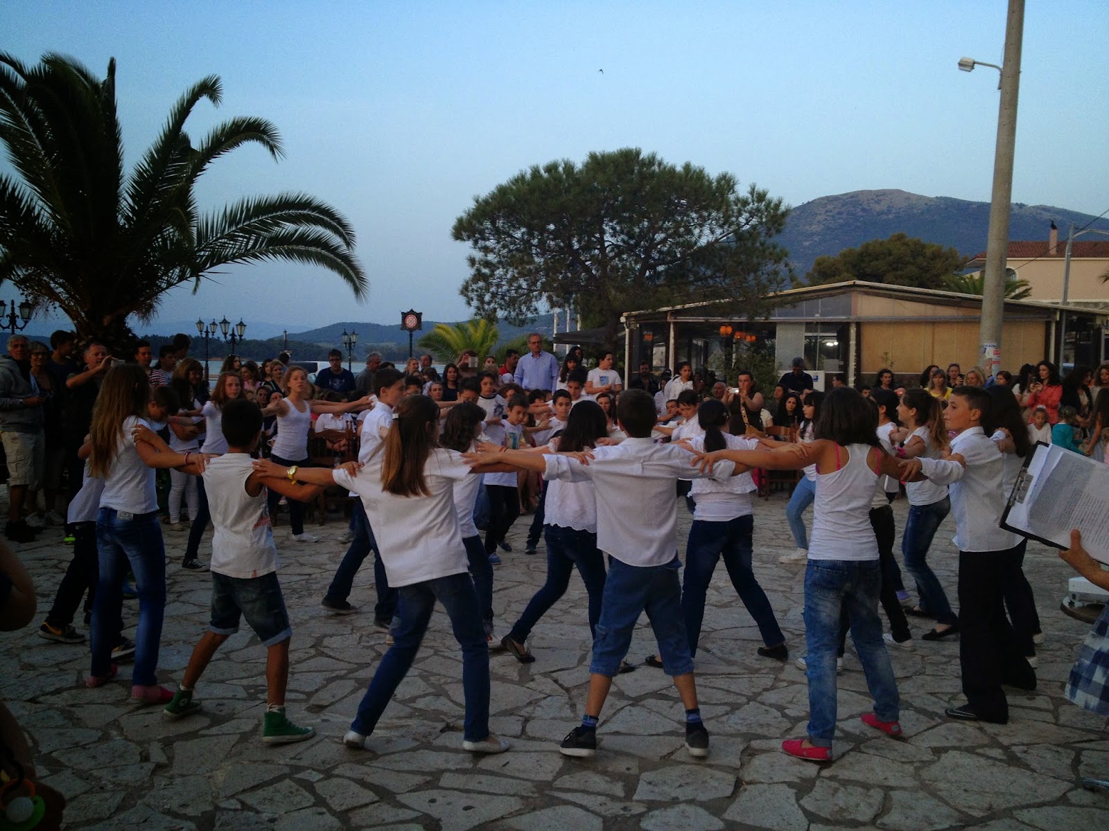 Κατούνα Νέα Ειδήσεις: ΜΙΑ ΟΜΟΡΦΗ ΕΚΔΗΛΩΣΗ ΑΠΟ ΤΟΥΣ ΜΑΘΗΤΕΣ ΤΟΥ 1ου ...