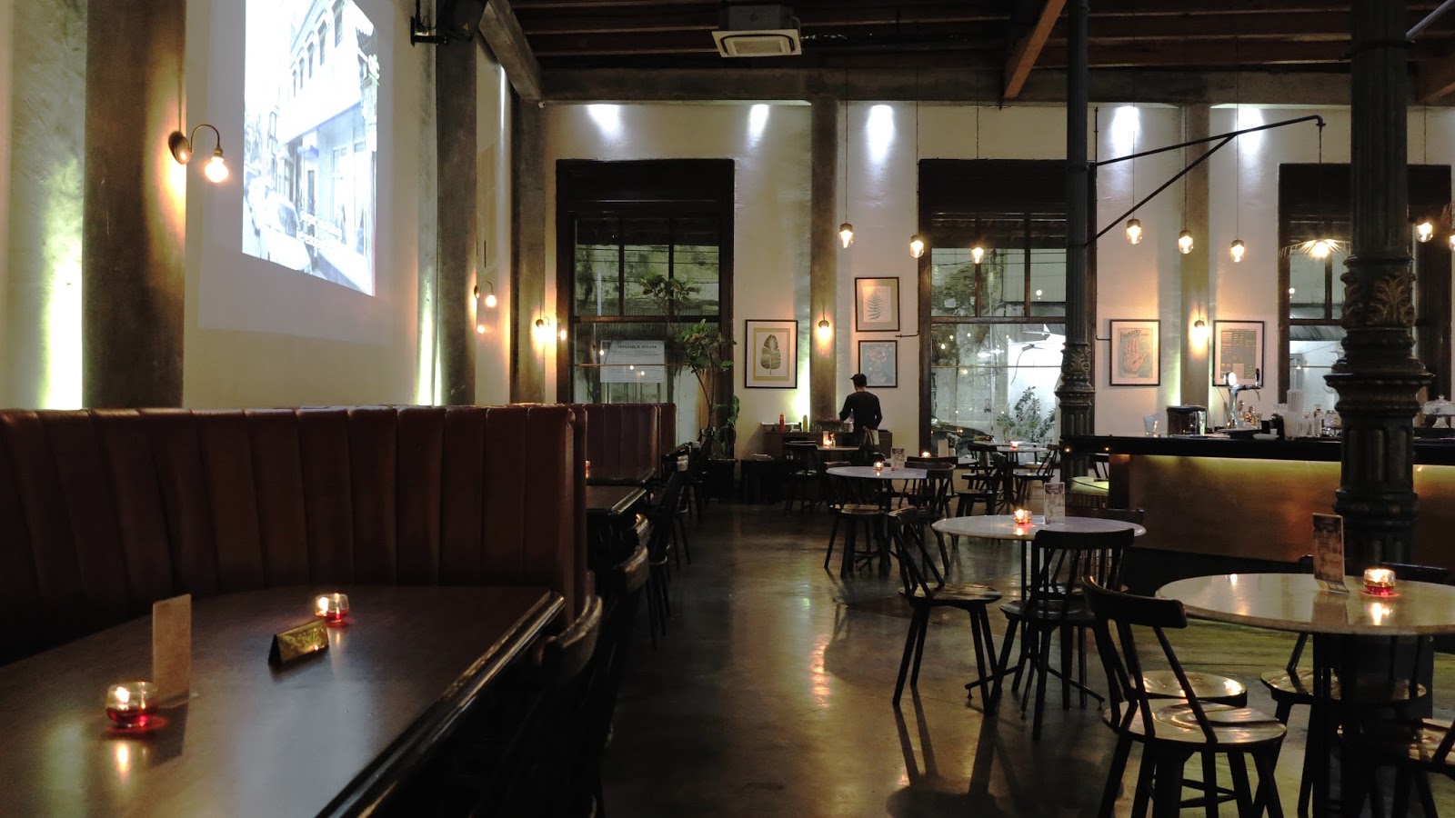 SPIEGEL BAR & BISTRO : Western Atmosphere Bar - ELIZABETHANNAH