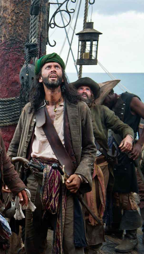 O Cinéfilo: PIRATAS DO CARIBE - NAVEGANDO EM ÁGUAS MISTERIOSAS