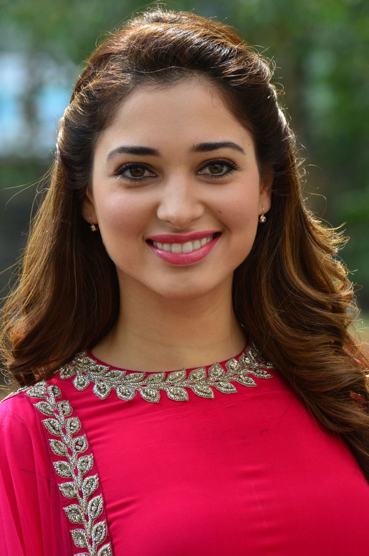 Tamanna dazzling at Bengal tiger event