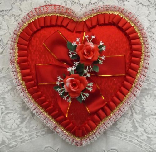 My Paisley World: Frilly, Vintage Heart-Shaped Valentine Candy Boxes