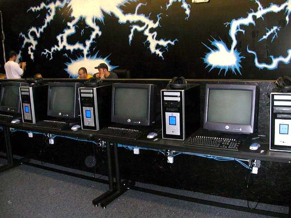 25+ Best Internal Internet Cafe Arrangement Design Samples ~ Resources ...