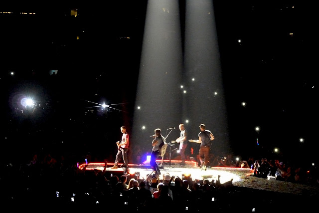 Music Blog, Live Reports, Playlists & more...: Coldplay @ Boston TD ...