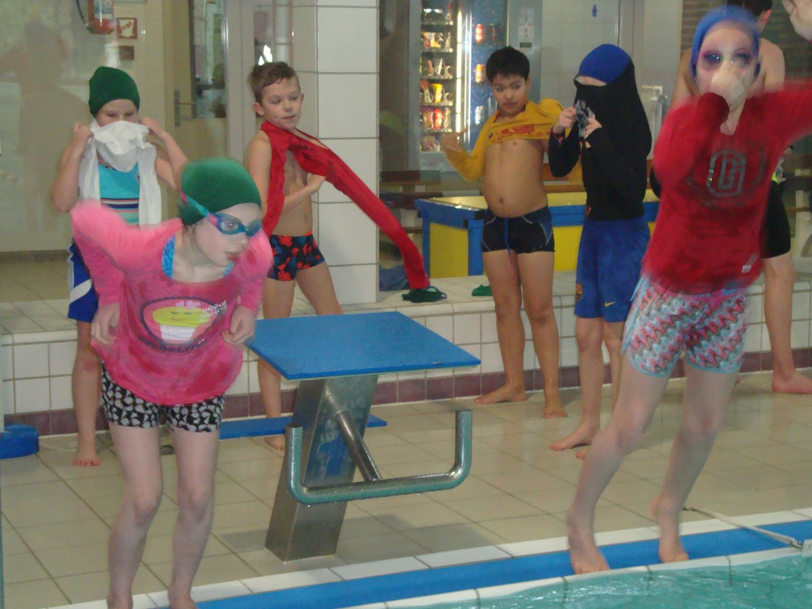 Vierde leerjaar: zwemmen met kledij
