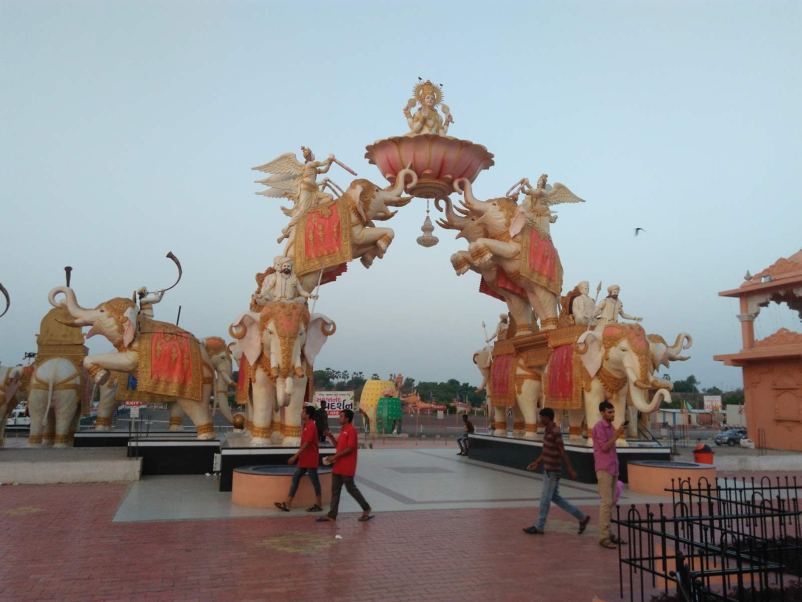 Nilkanth Dham Swaminarayan Temple-Sahjanand Univers in Poicha Gujarat India